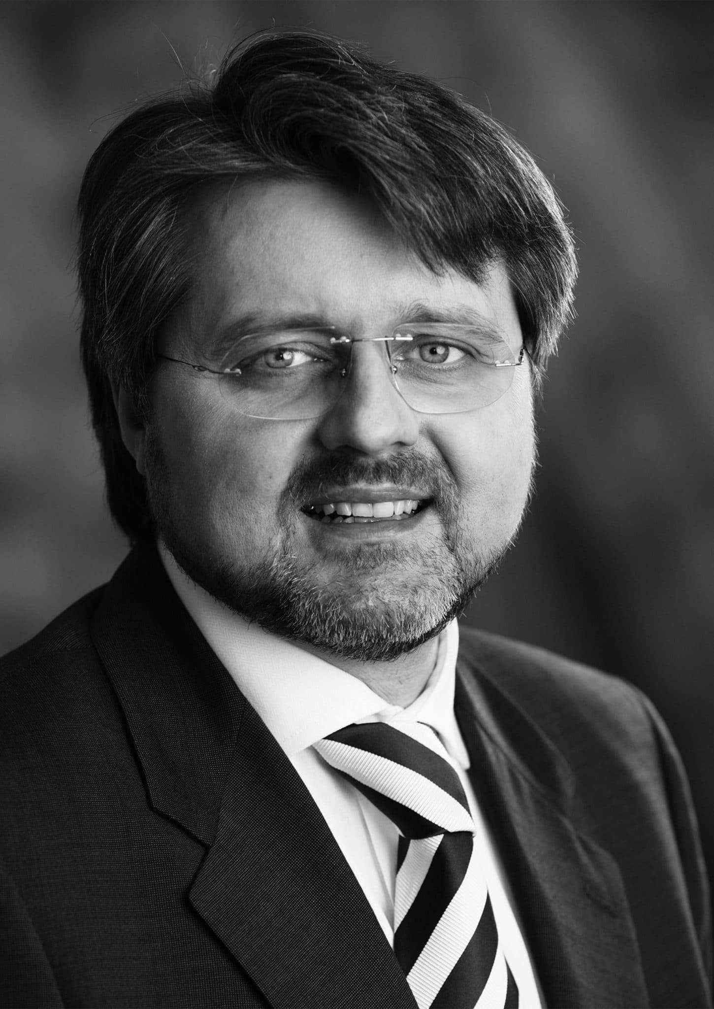 Kostüm statt Hose - | politik&kommunikation