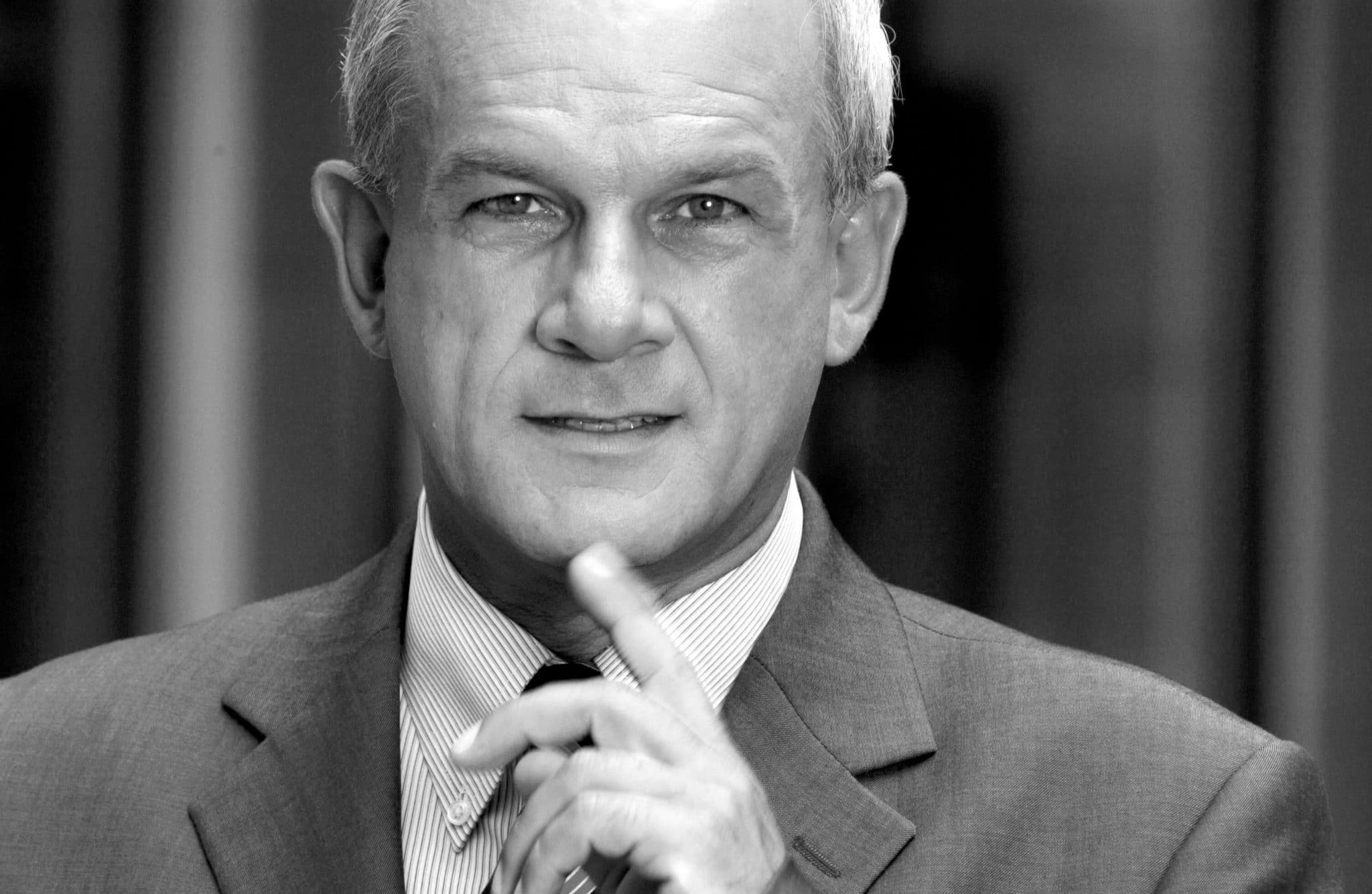 Braucht Deutschland eine neue Nationalhymne? - Pro und Kontra | politik ...