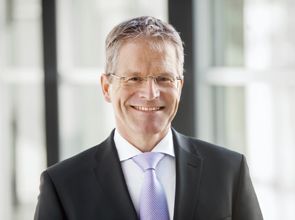 Groth folgt auf Körner | politik&kommunikation