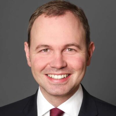 Hilmer ist Staatssekretär im BMVg | politik&kommunikation